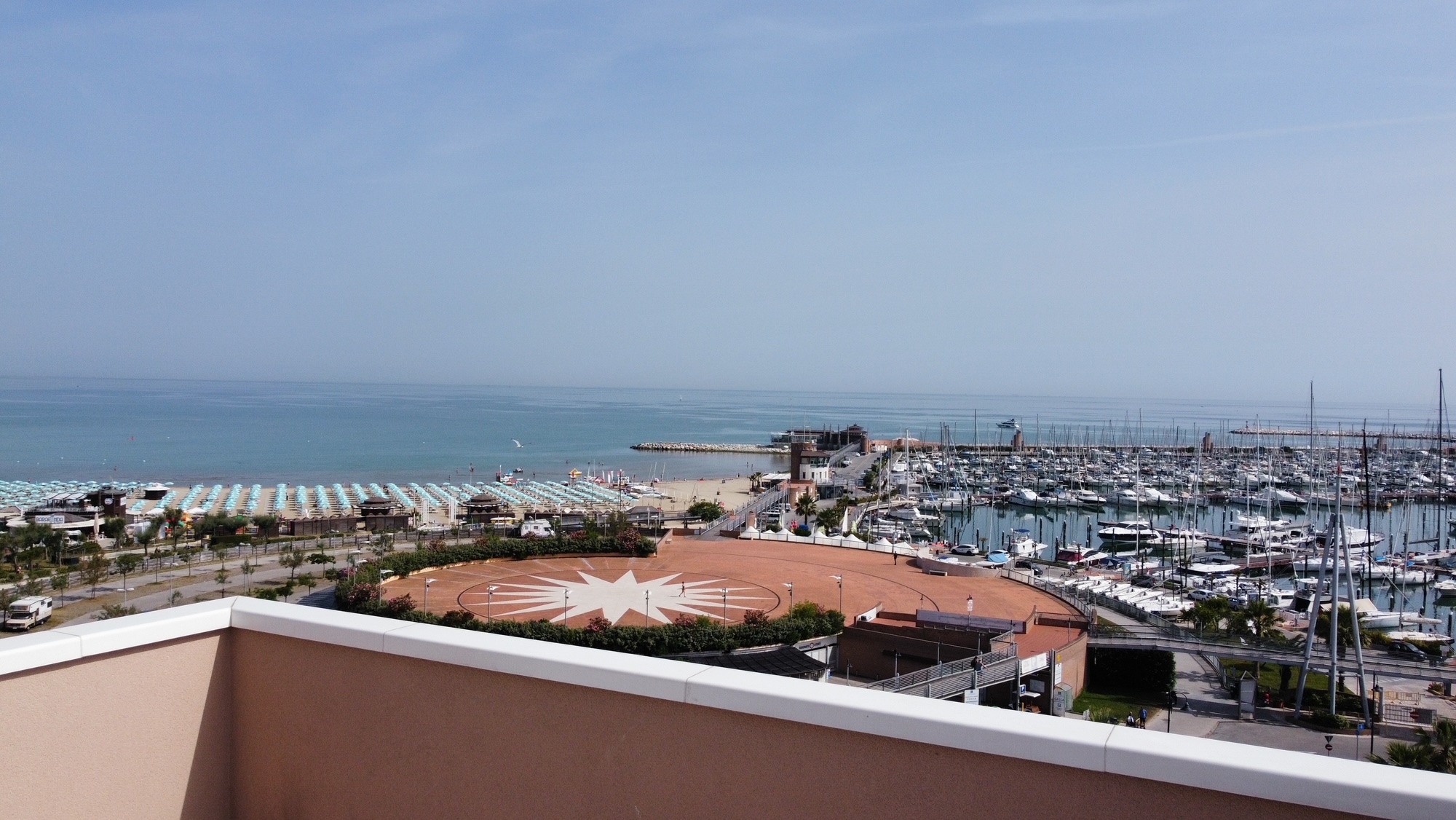 Hotel fronte Darsena Rimini 4 stelle con piscina San Giuliano Mare Rimini